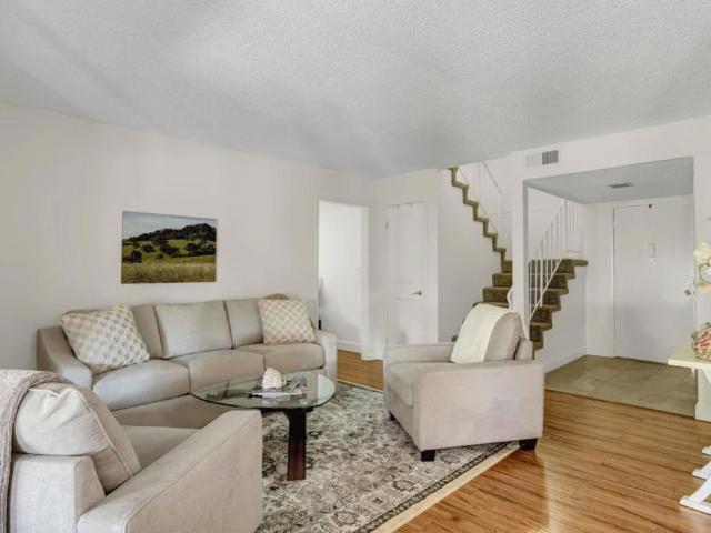 493 Crosslees Drive