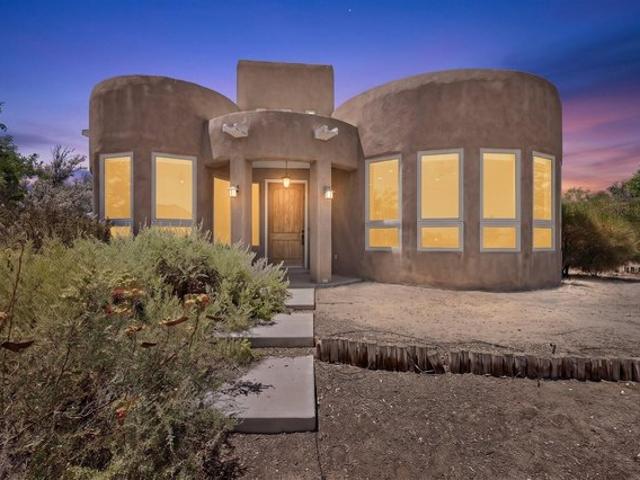 493 Angel Rd NE, Corrales, NM 87048