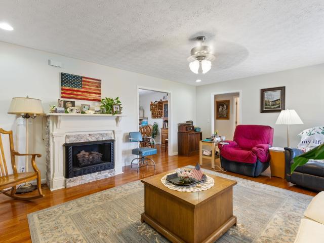 493 Maple Springs Rd