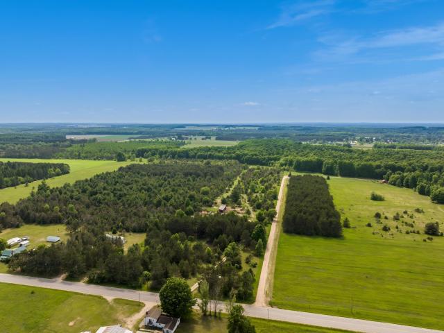 493 NE County Road 571