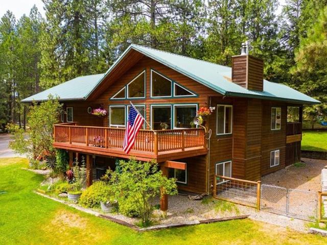 493 Rim Dr, Moyie Springs, ID 83845