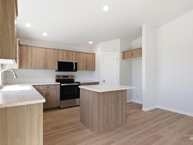 493 Waverly Ave