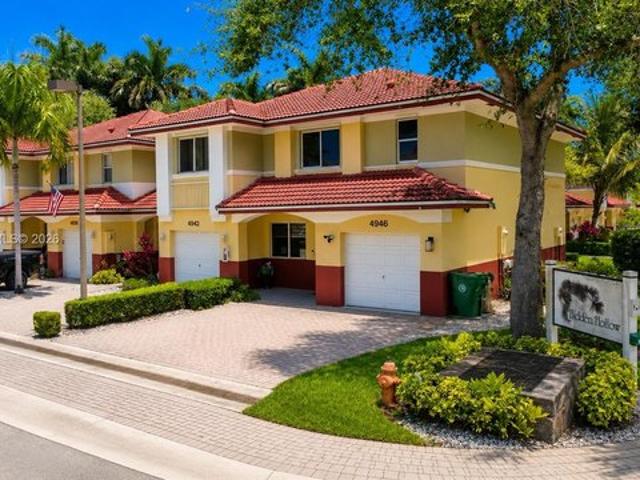 4946 SW 66th Ter, Davie, FL 33314