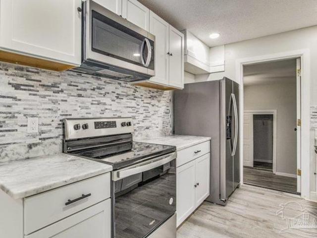 4949 Springhill Dr, Pensacola, FL 32503