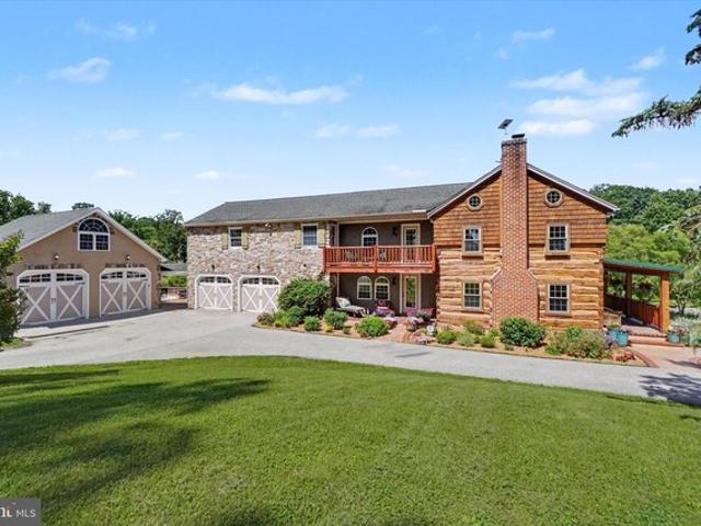 4941 Walters Hatchery Rd, Spring Grove, PA 17362