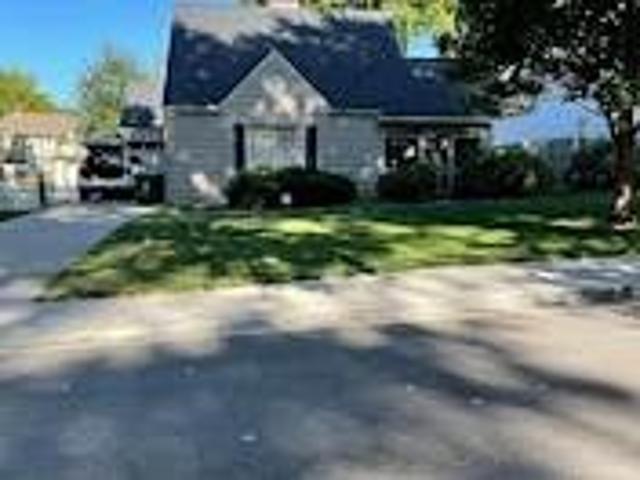 4943 Adams St, Westwood, KS 66205