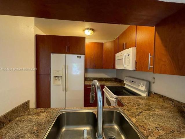 494 165th St NW #C103, Miami, FL 33169