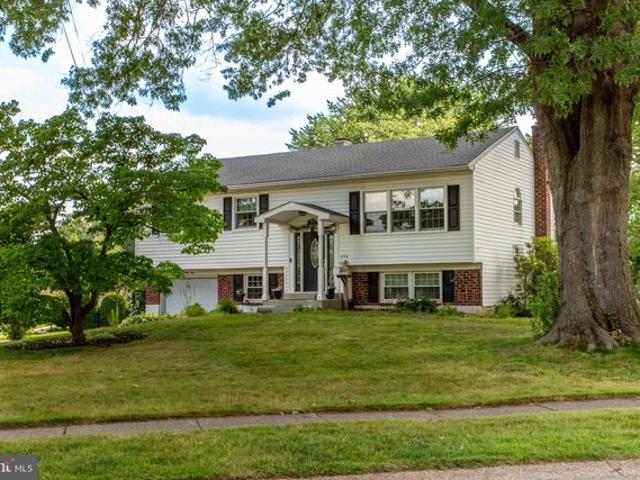494 Overlook Dr, Warminster, PA 18974