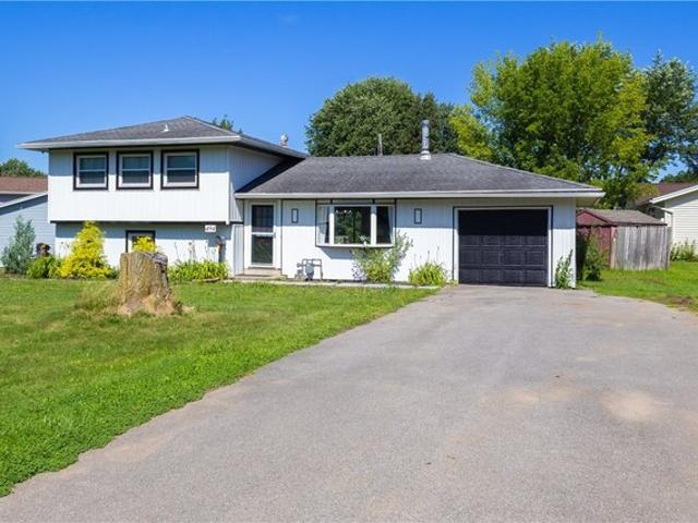 494 Meadowbriar Rd, Rochester, NY 14616