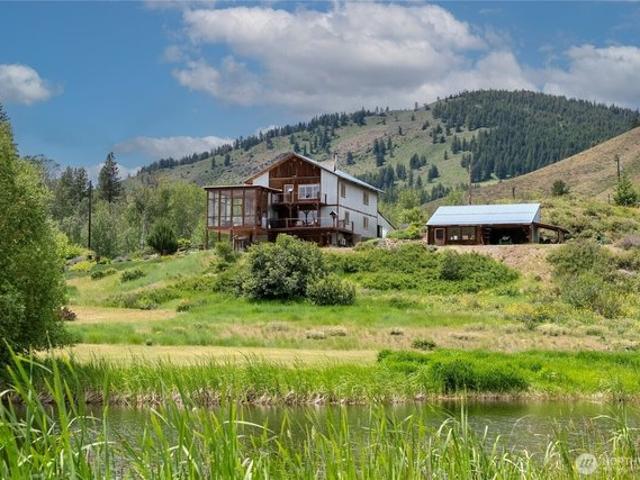 494 Rendezvous Rd, Winthrop, WA 98862