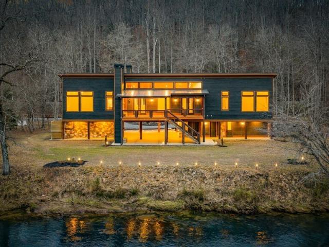 494 Riverbend Manor