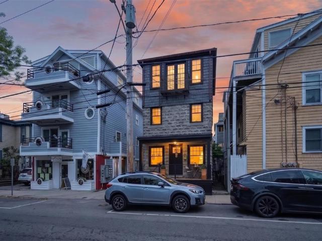 494 Thames St Street