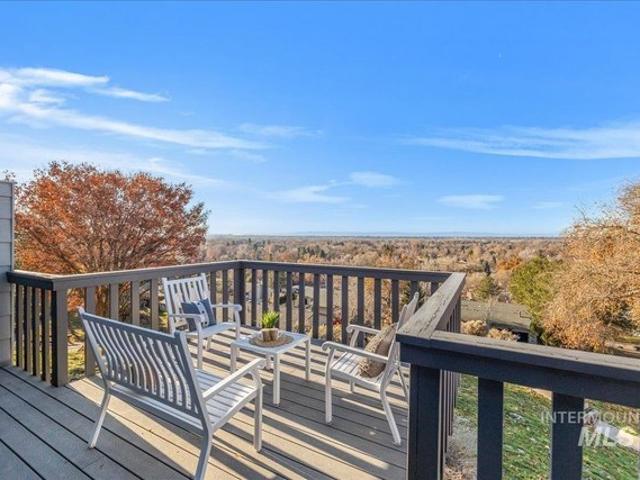 4955 N Bitterbrush Dr, Boise, ID 83703