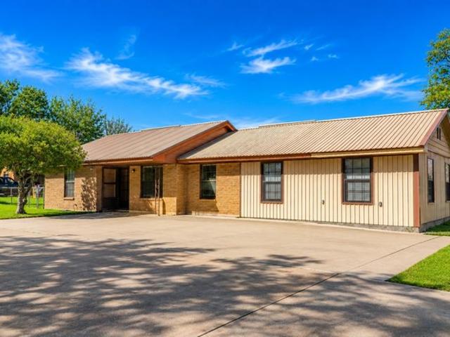 4959 Highway 90, Alleyton, TX 78935