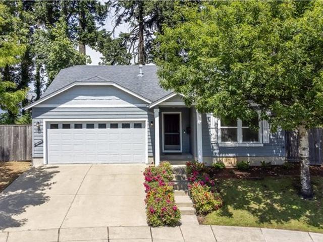 4950 Glacier Dr, Springfield, OR 97478