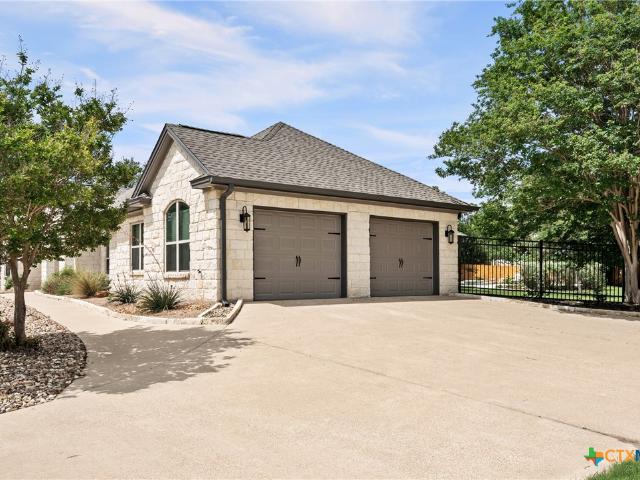 4950 Lago Vista Drive