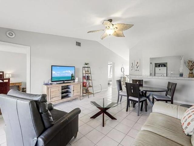 4950 West Blvd #6, Naples, FL 34103