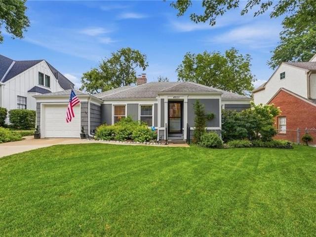 4951 Norwood St, Westwood, KS 66205