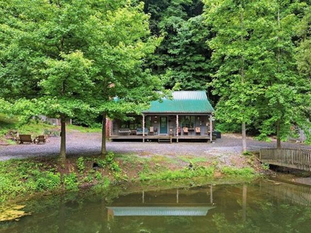 4951 England Valley Rd, Duffield, VA 24244