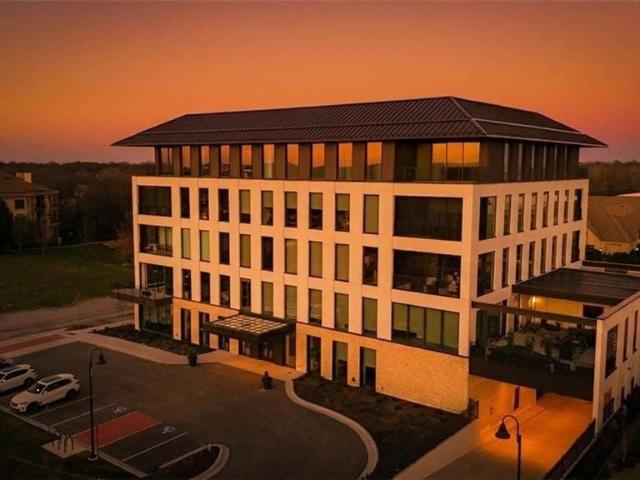 4951 W 134 Street #204, Leawood, USA, KS