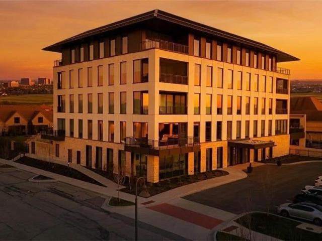 4951 W 134th St UNIT 204, Leawood, KS