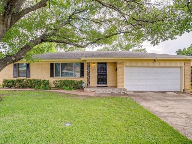 4952 Stadium Dr, Fort Worth, TX 76133