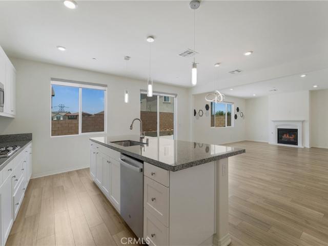 4952 S Anderson