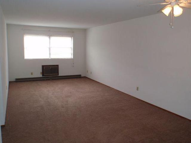 $495 / 1br Clean, LARGE, 1 bedroom! Rockford
