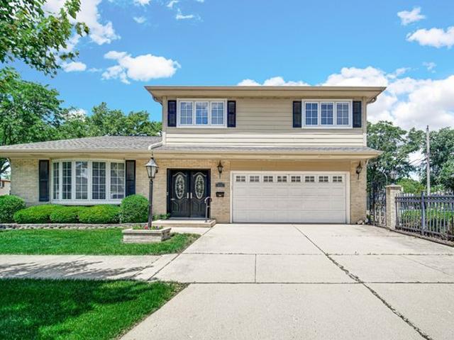 495 E Park Manor Ct, Elmhurst, IL 60126