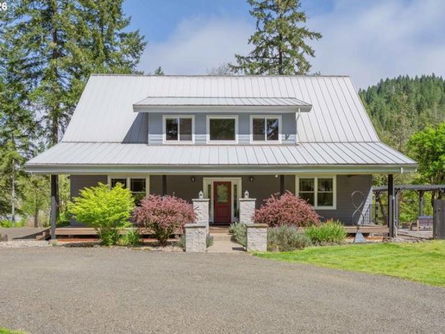 495 Indian Point Ln, Glide, OR 97443