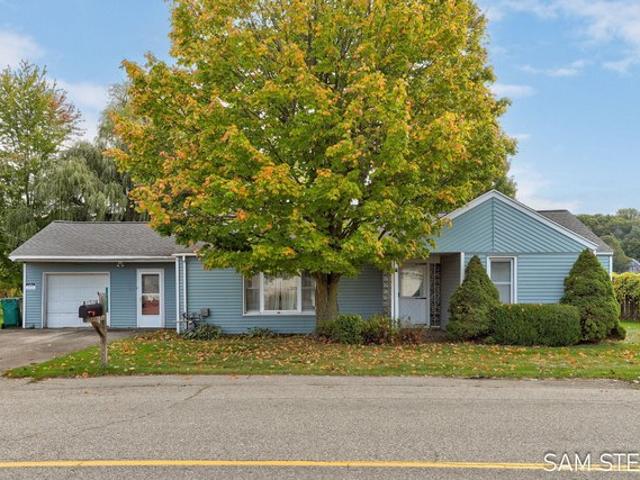 495 Round Lake Dr, Caledonia, MI 49316
