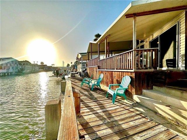 495 W Clam Cir, Port Isabel, TX 78578