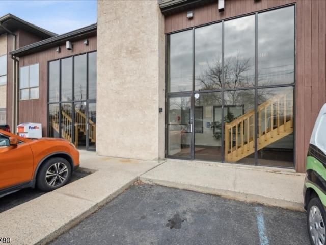 495 Union Ave