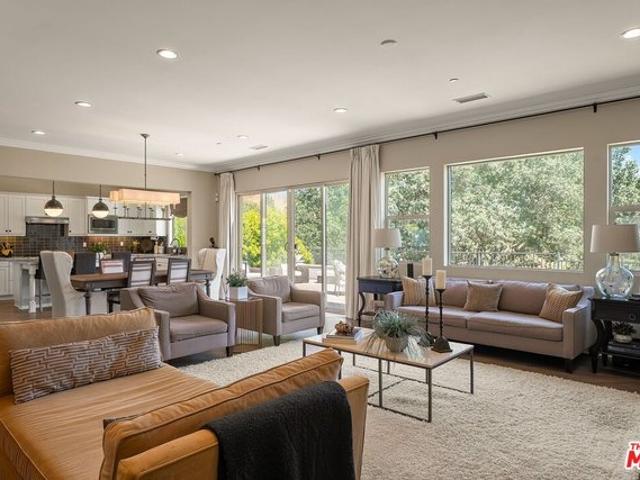 4964 Hydepark Dr, Agoura Hills, CA 91301