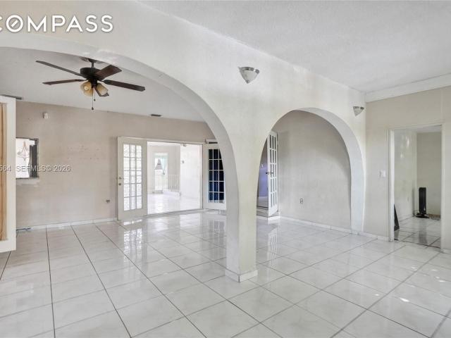 4966 NW 39th St, Lauderdale Lakes, FL
