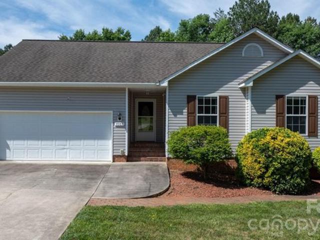 4967 Addison Ln, Hickory, NC 28601