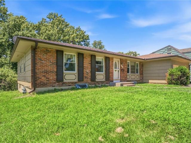 4962 NE Chouteau Drive