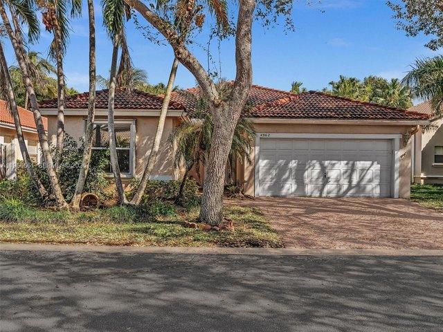 4962 SW 32nd Way, Dania Beach, FL 33312