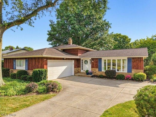 4963 Millwood Dr, Broadview Heights, OH 44147