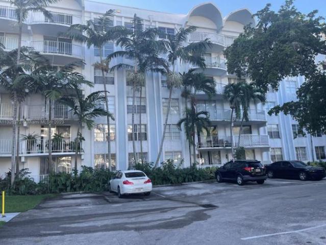 496 165th St Rd NW #D 612, Miami, FL 33169