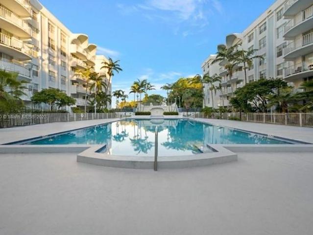 496 165th St Rd NW #D 316, Miami, FL 33169