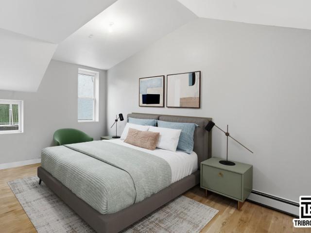 496 Broadway 4