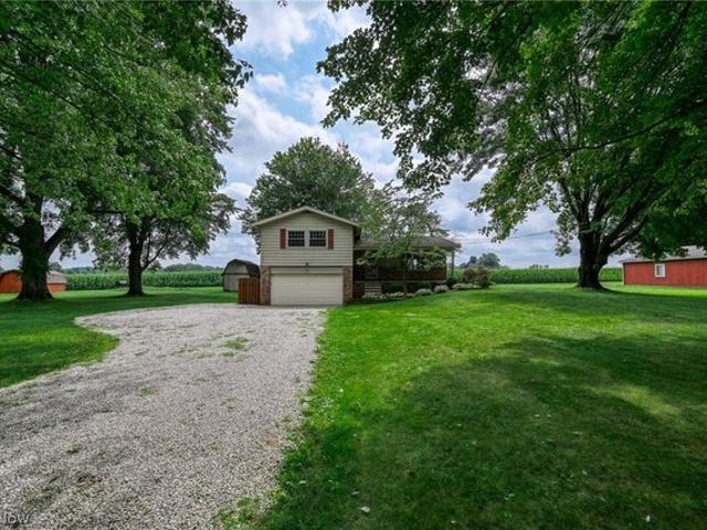 496 Howe Rd, Kent, OH 44240