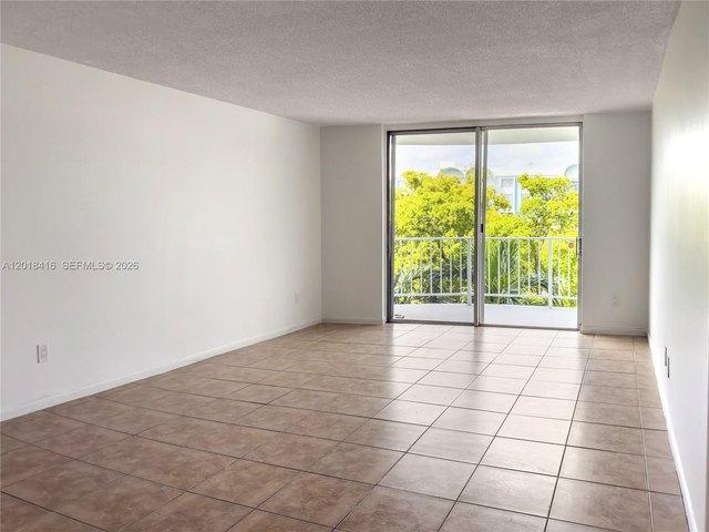 496 NW 165th St Rd Apt D410, Miami, FL 33169