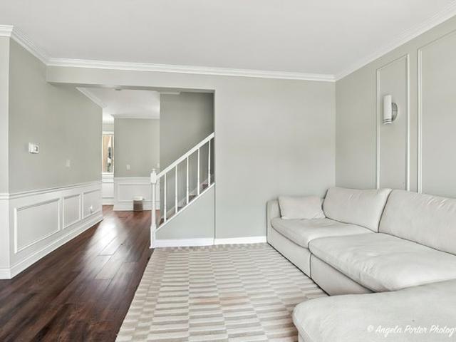 496 S Navajo Trl, Wheeling, IL 60090