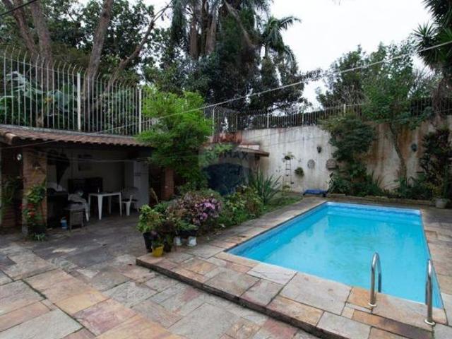 496m² Excelente sobrado no miolo do Alto da Boa Vista, em uma rua tranquila bem arborizada