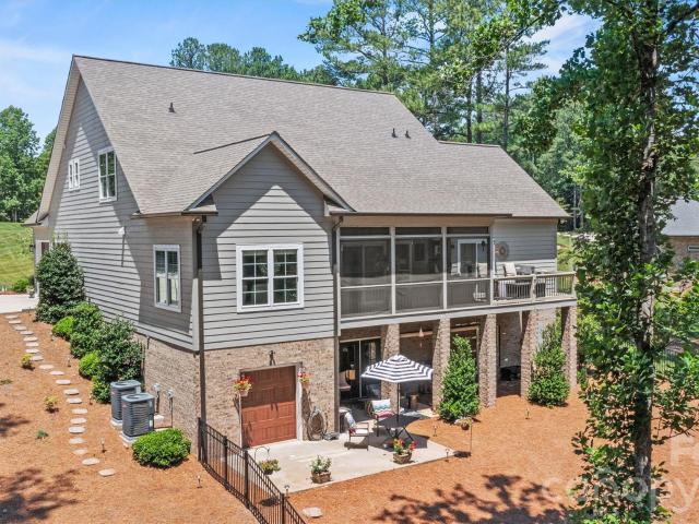 4975 Harbor View Drive W