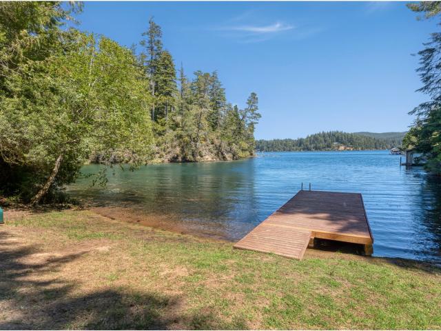 4976 lake dr