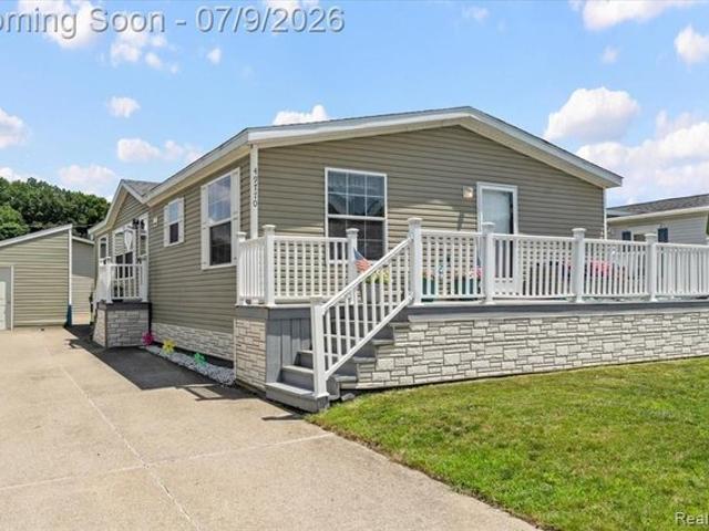 49770 Elk Trl, Shelby Township, MI 48315