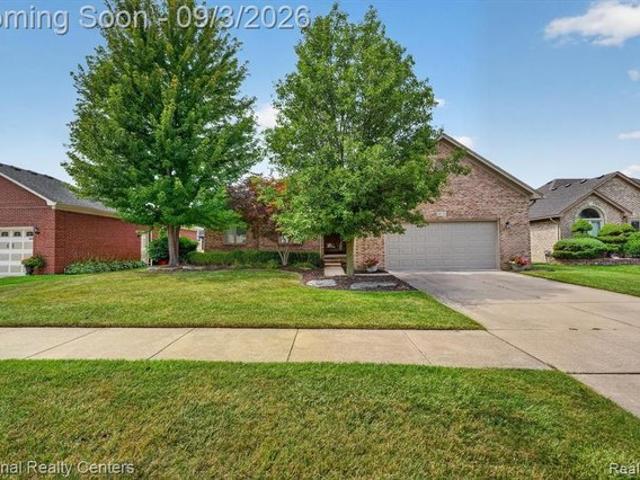 49719 Shenandoah Dr, Macomb Township, MI 48044